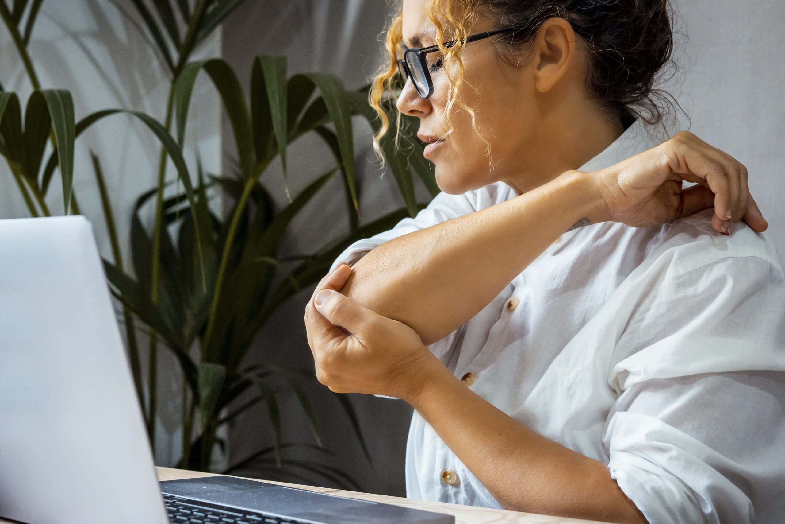 How to treat pain in the upper arm - Texas Pain Care
